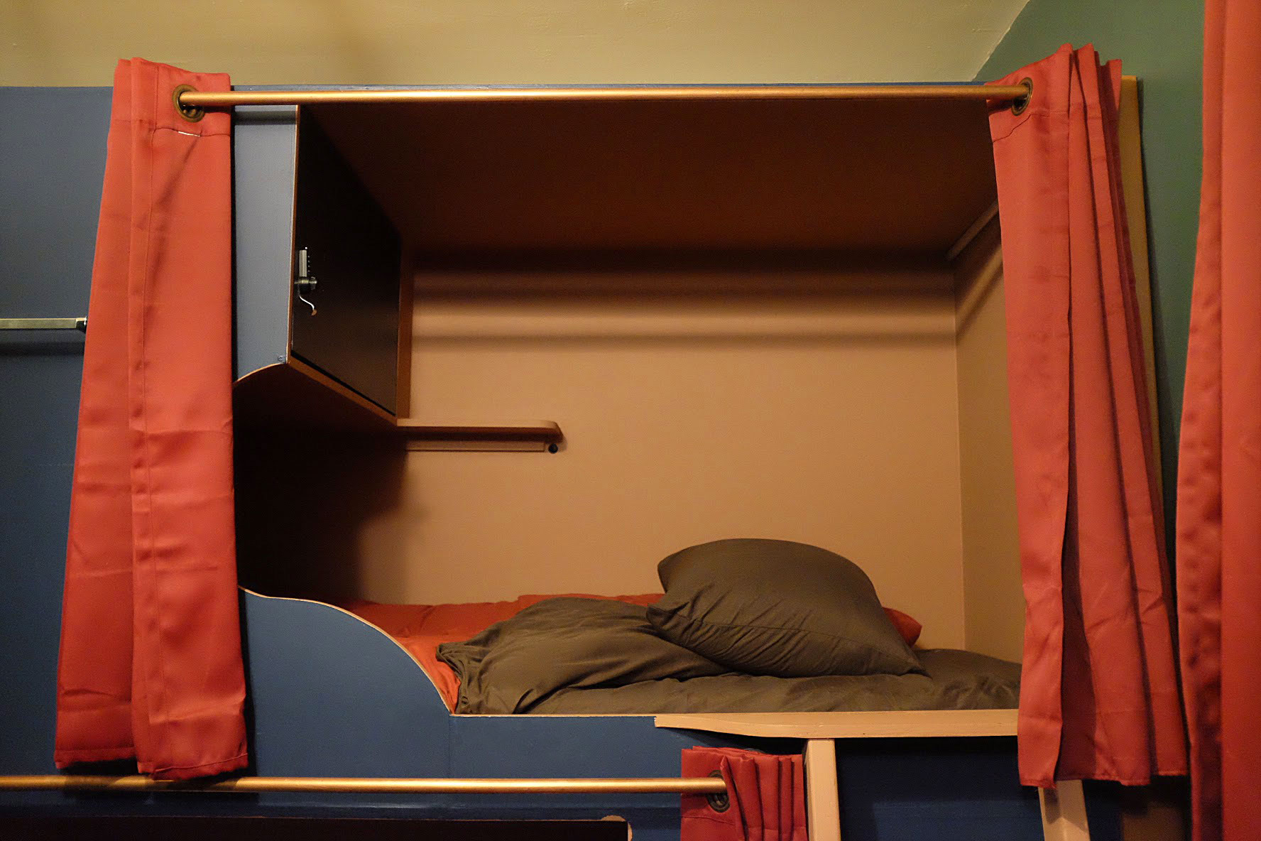 bunk-redlight-hotel - West River House